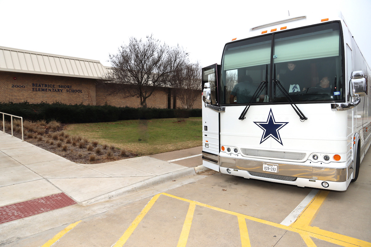 Dallas Cowboys surprise two Arlington ISD teachers