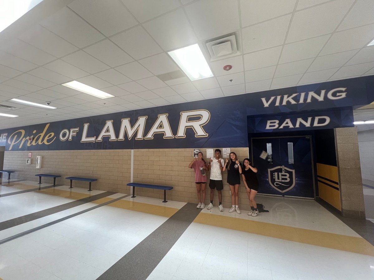 New mural celebrates the Pride of Lamar High School