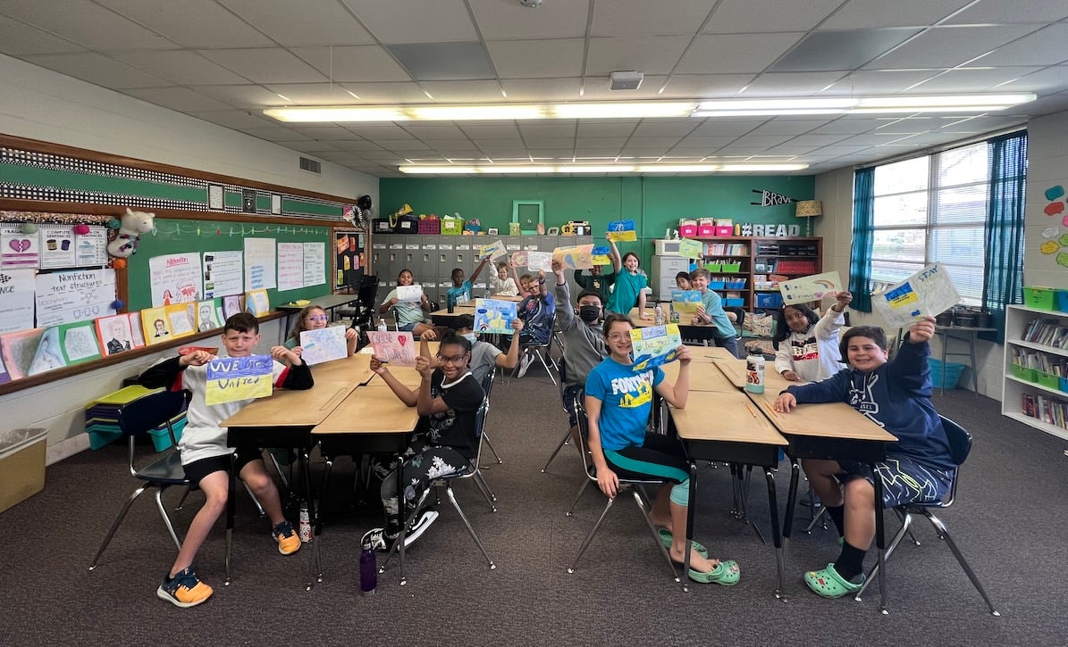 Students Send Artwork to Ukrainian Refugees » Arlington ISD