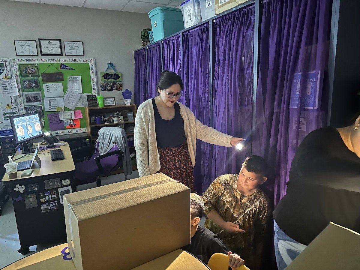 Space physicist helps Arlington ISD students get ready for total ...